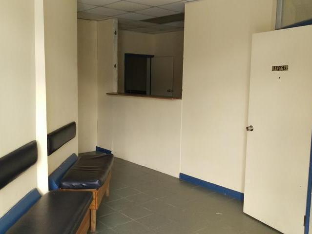 Offices / Commercial Bldg For Rent: PARKINGTON PLAZA, HALF WAY TREE ...