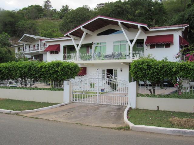 House For Rent: CHEVY CHASE, HAVENDALE, Kingston 19 | $1,800 | Keez