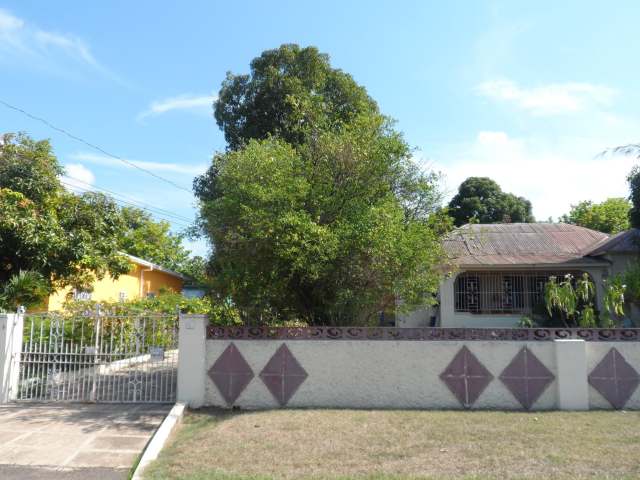 House For Sale: SUNDOWN CRESCENT, Kingston 10 | $25,000,000 | Keez