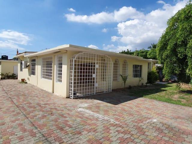 House For Rent: BEGONIA DRIVE, Kingston 6 | $150,000 | Keez