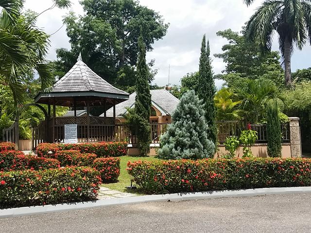 Apartment For Rent: 6 LONG LANE, Kingston 8 | $3,000 | Keez