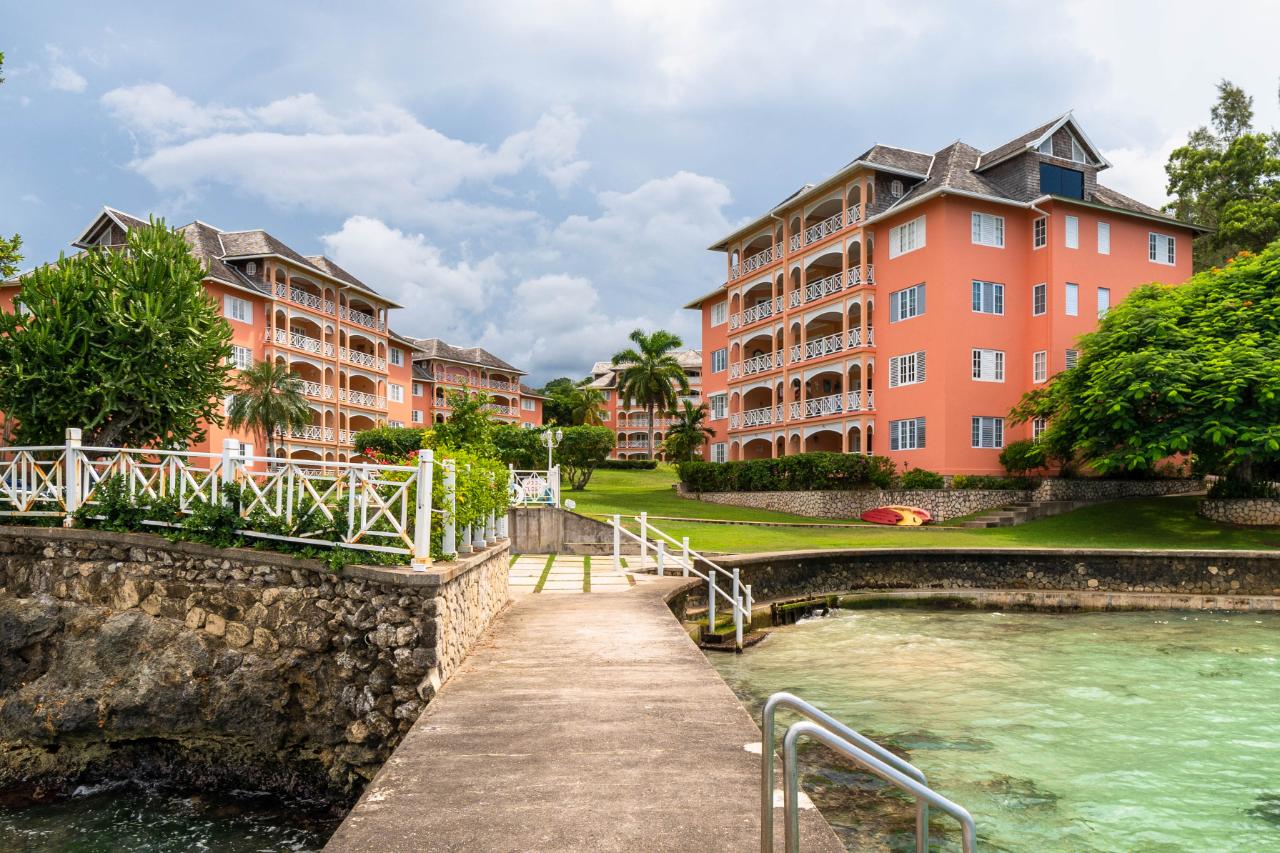 Resort / Villa For Sale: MAIN STREET, OCHO RIOS, Ocho Rios | $550,000 ...