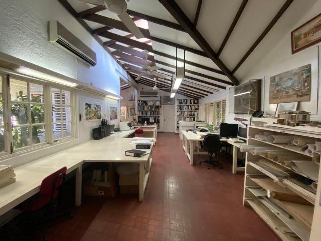 Offices / Commercial Bldg For Rent: EAST AVENUE, Kingston 8 | $1,800 | Keez