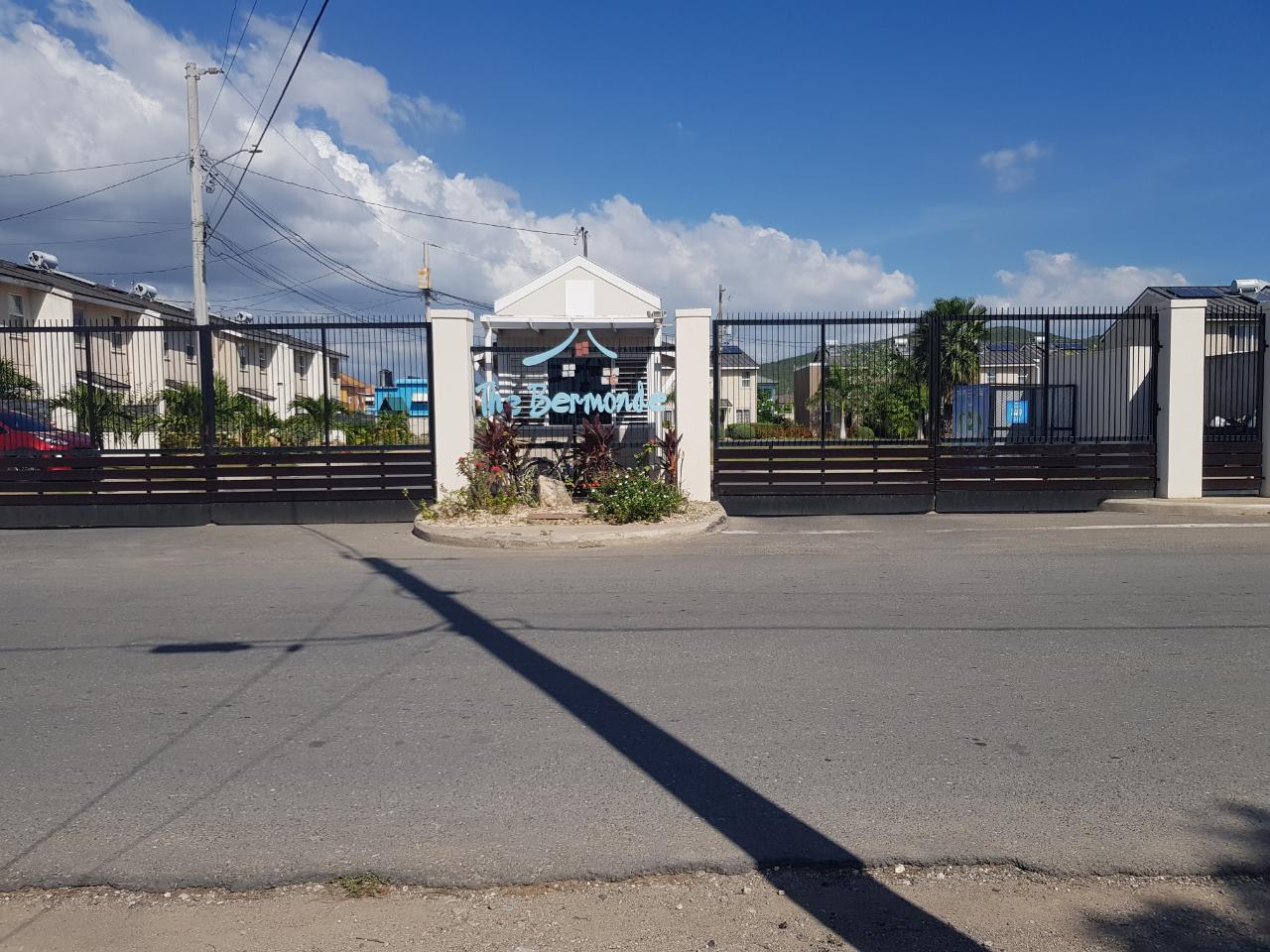 Townhouse For Sale: 5 EAST (LE BERMONDE), Greater Portmore ...