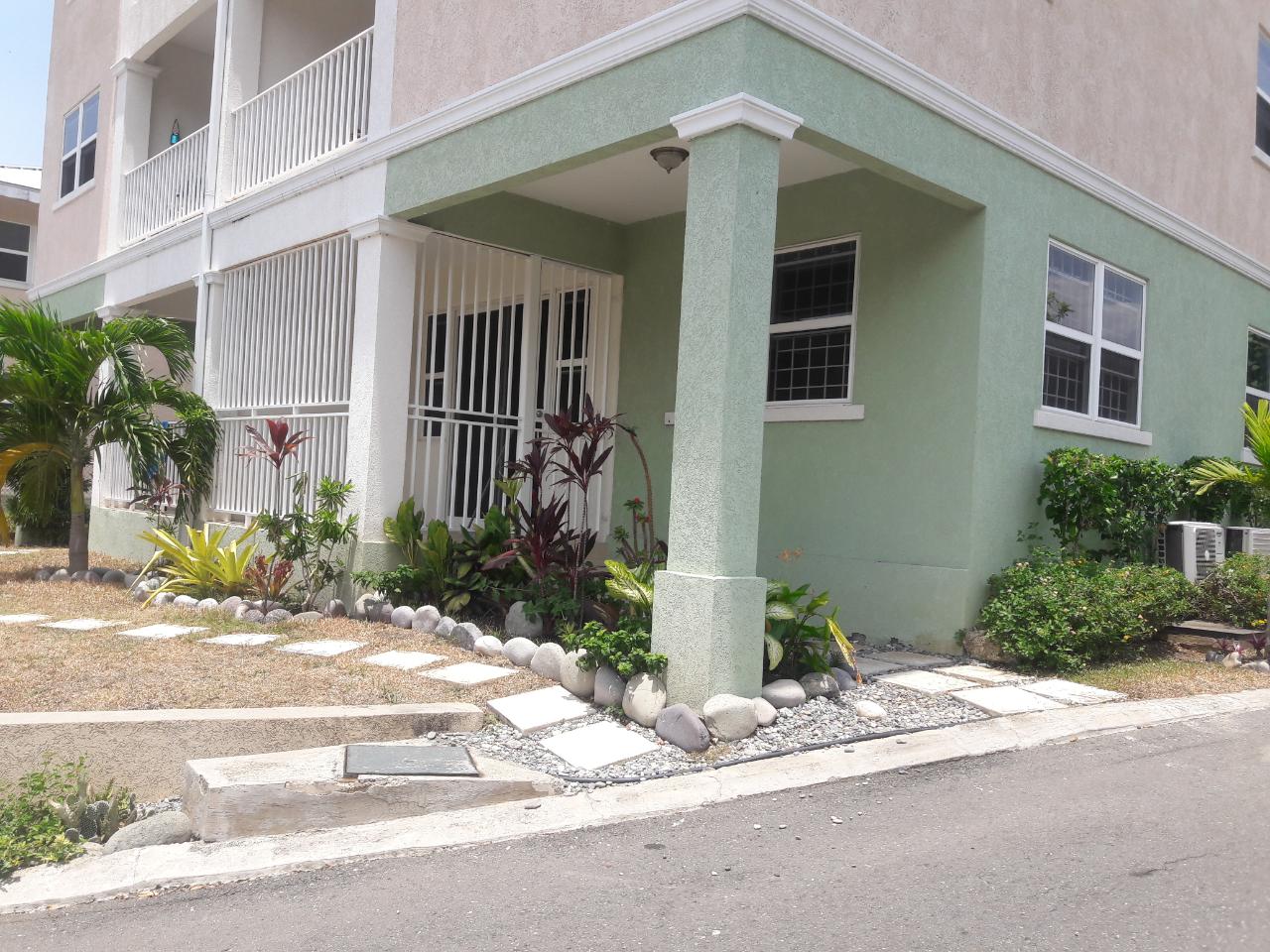 Apartment For Rent: GRAHAM HEIGHTS, Kingston 8 | $900 | Keez