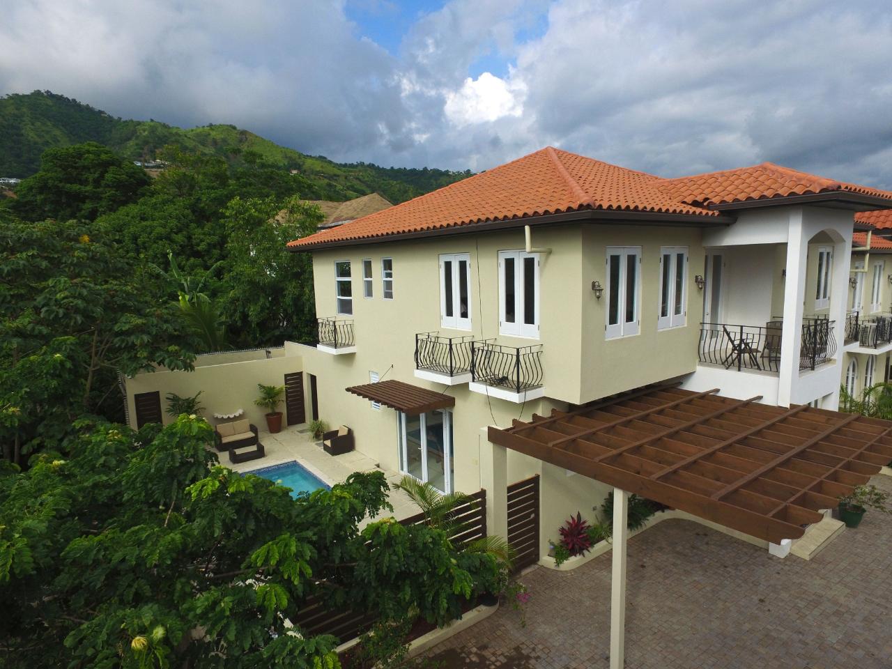 Townhouse For Rent: ROVAN HEIGHTS, Kingston 6 | $5,000 | Keez