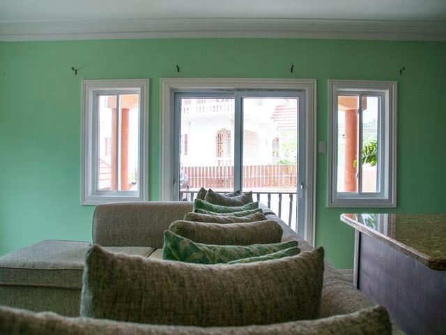 Apartment For Rent: CHEVY CHASE, Kingston 19 | $135,000 | Keez