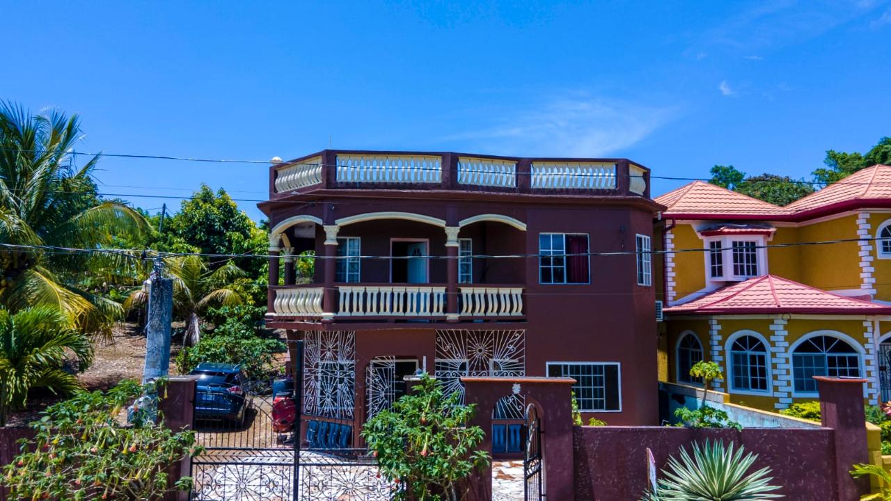 House For Sale: BONHAM TERRACE, Ocho Rios | $235,000 | Keez