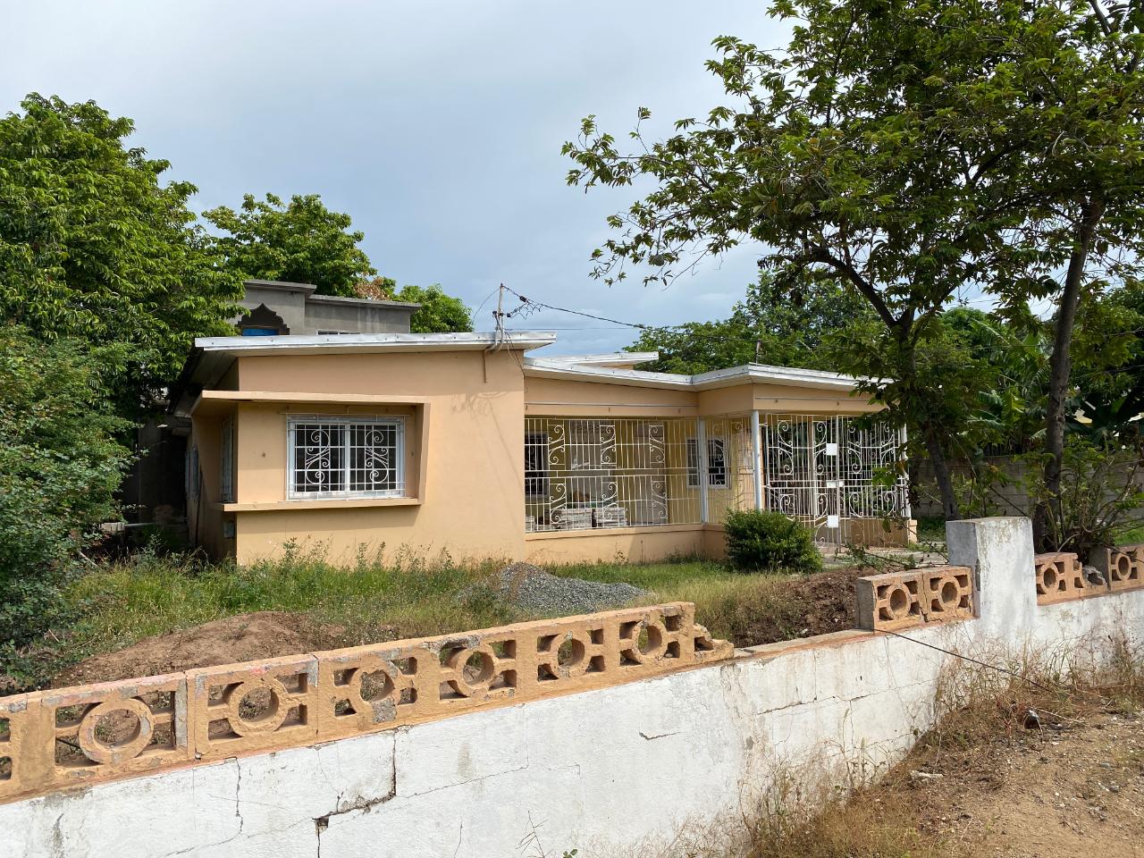 Offices / Commercial Bldg For Sale: SAYRES ROAD, Kingston 10 ...