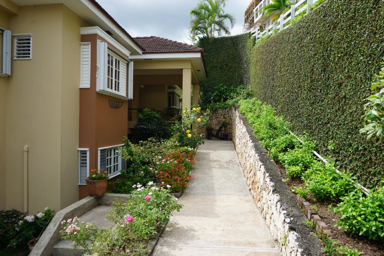 Apartment For Rent: CHERRY DRIVE, Kingston 8 | $2,700