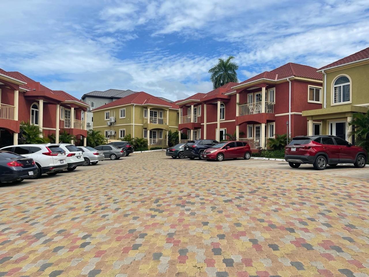 Apartment For Rent: CHARLEMONT AVE, Kingston 6 | $200,000 | Keez