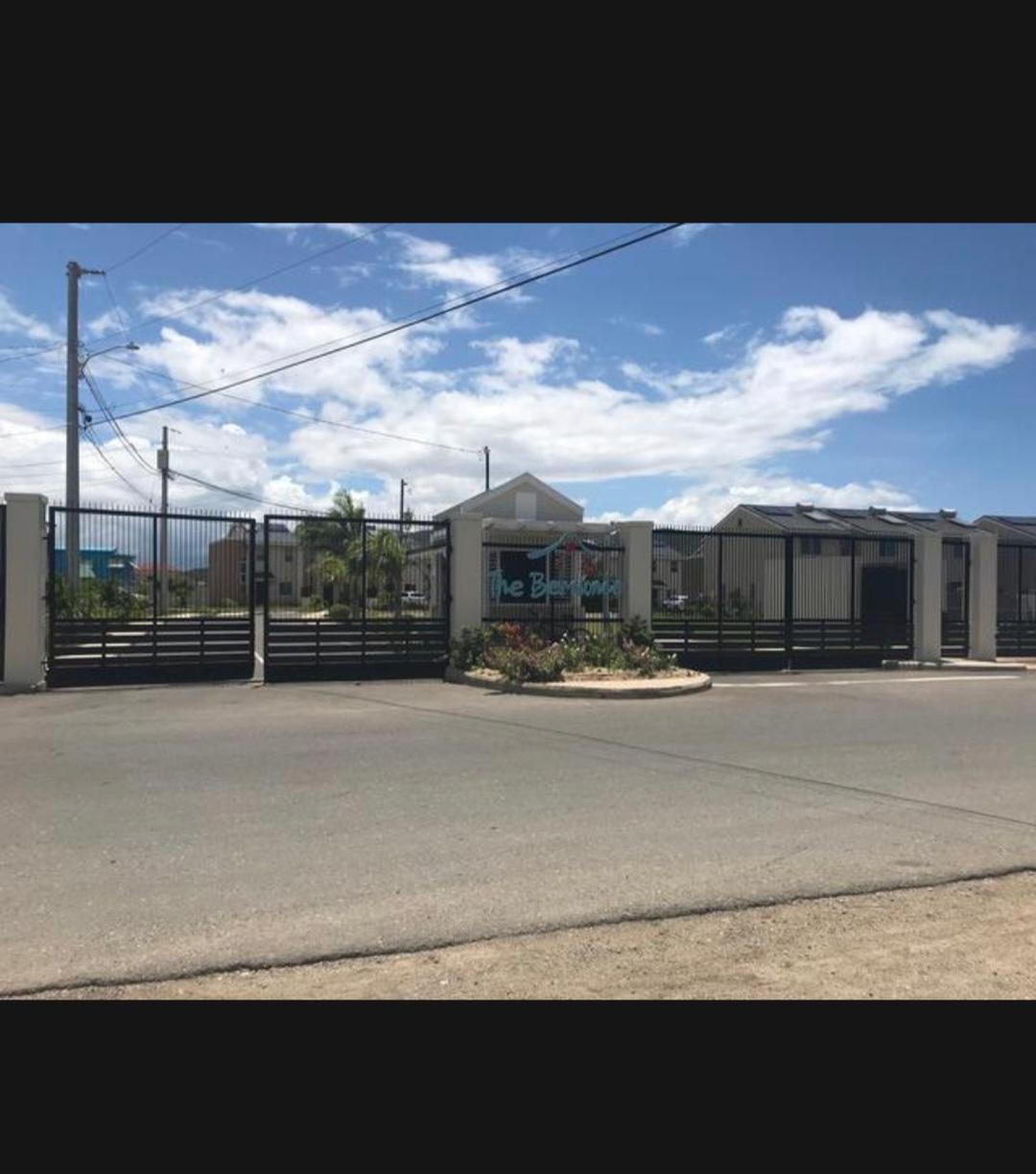 Townhouse For Rent: S E 1ST AVE, Greater Portmore | $95,000 | Keez