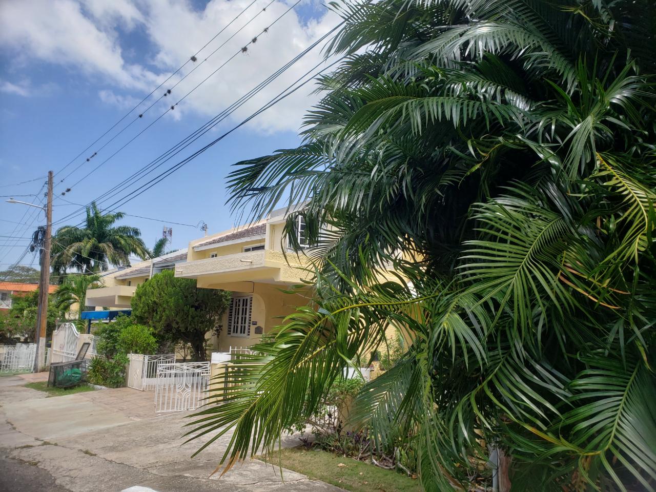 Townhouse For Rent: GREAT HOUSE BOULEVARD, Kingston 6 | $2,500 | Keez