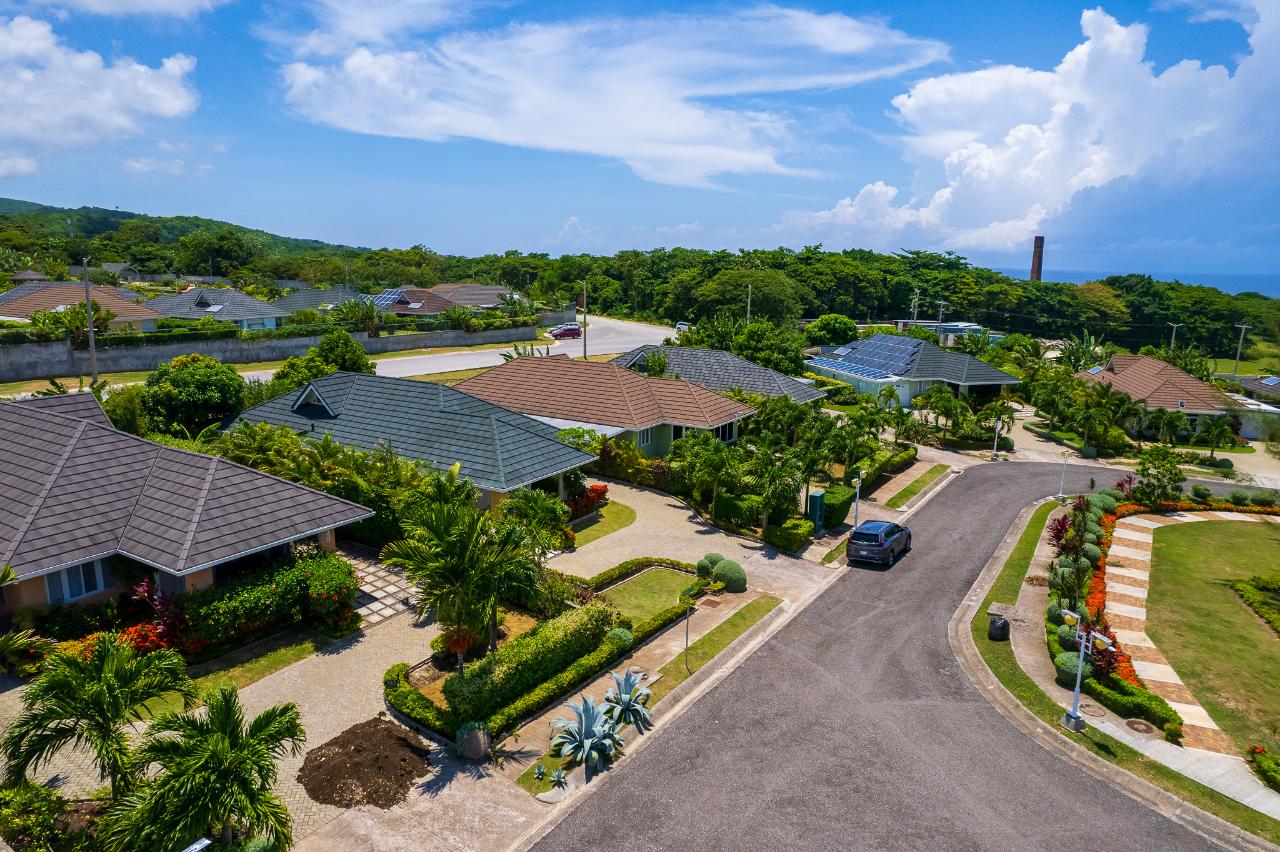 House For Rent: BANANA WALK, 819 | $2,000 | Keez