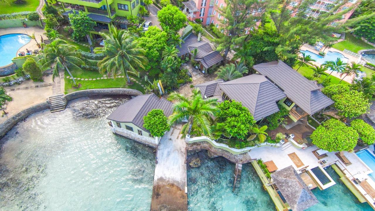 Resort / Villa For Sale: MAIN STREET, Ocho Rios | $625,000 | Keez