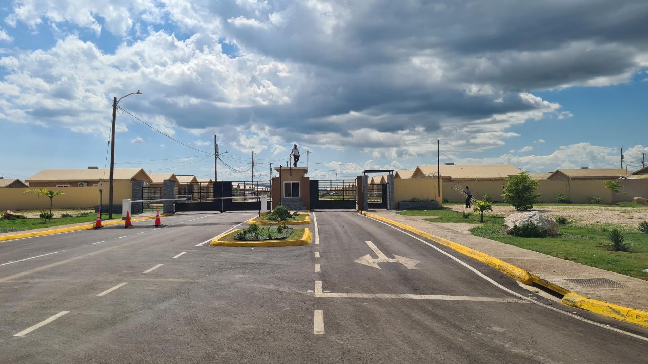 House For Rent: BIRCH PLACE, Greater Portmore | $100,000 | Keez