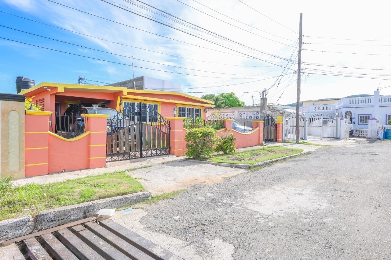 House For Sale: EDGEWATER, Greater Portmore | $43,000,000 | Keez