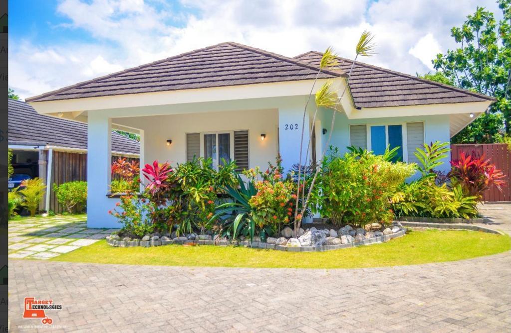 Resort / Villa For Sale: ANTHURIUM AVENUE RICHMOND, Laughlands ...