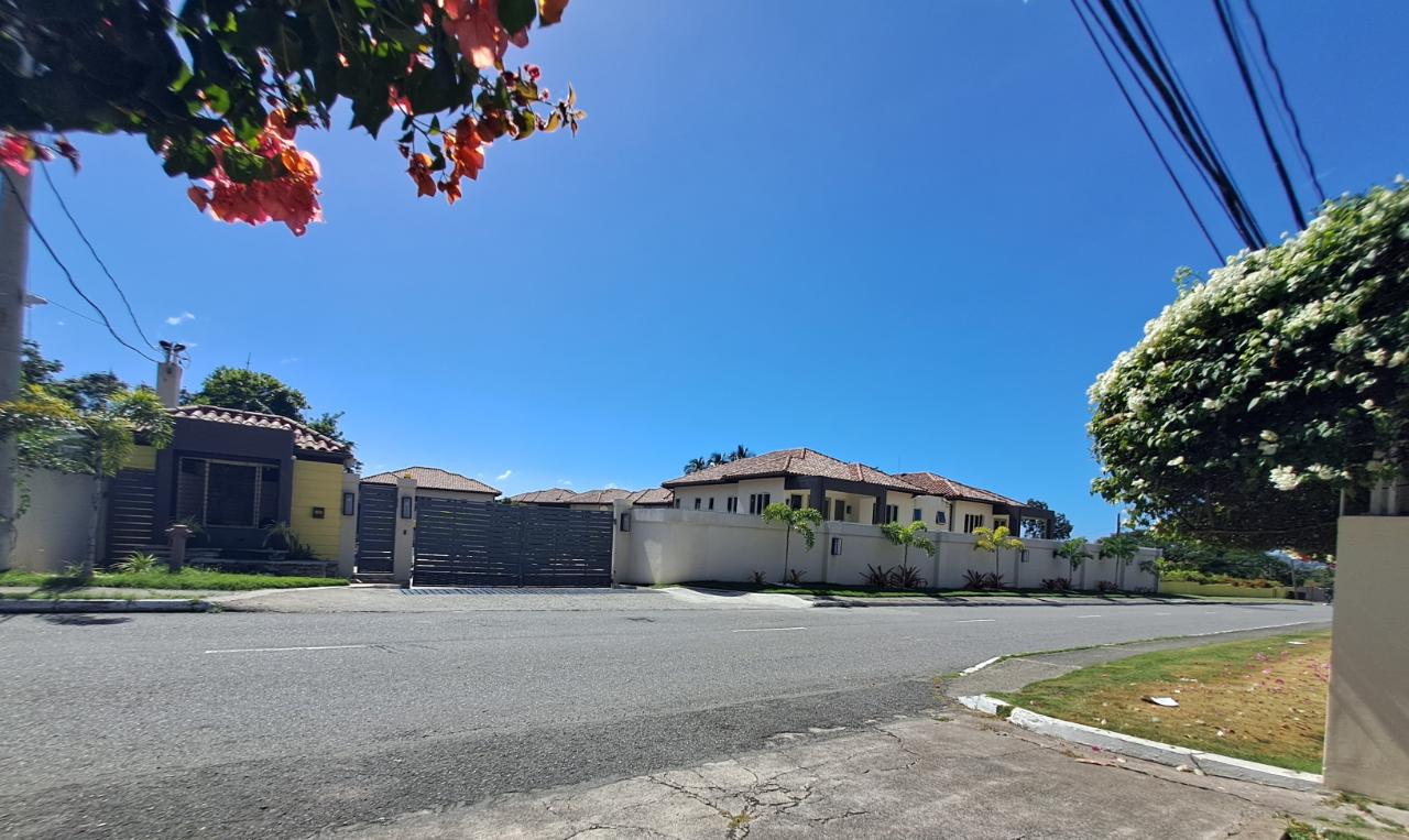 Apartment For Rent: NORBROOK DRIVE, Kingston 8 | $2,200 | Keez