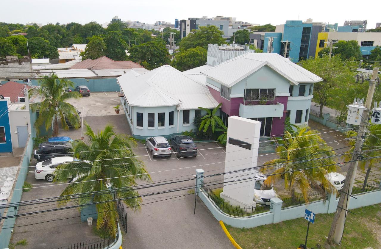 Offices / Commercial Bldg For Rent: HOPE ROAD, Kingston 10 | $14,500 | Keez