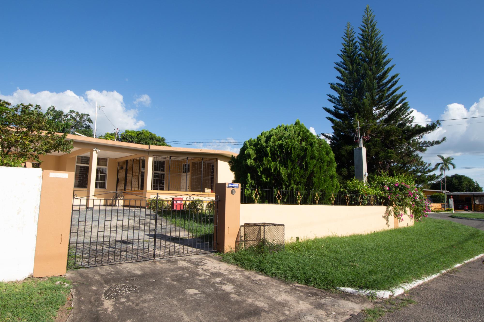 House For Rent: MORNINGSIDE DRIVE, Kingston 19 | $1,600 | Keez