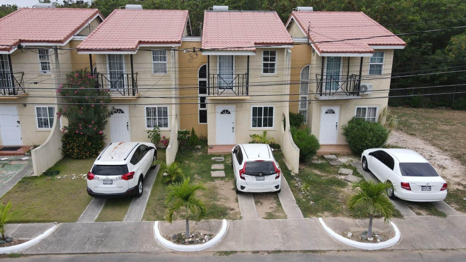 Townhouse For Sale: PORTMORE COUNTRY CLUB, Portmore Country Club ...