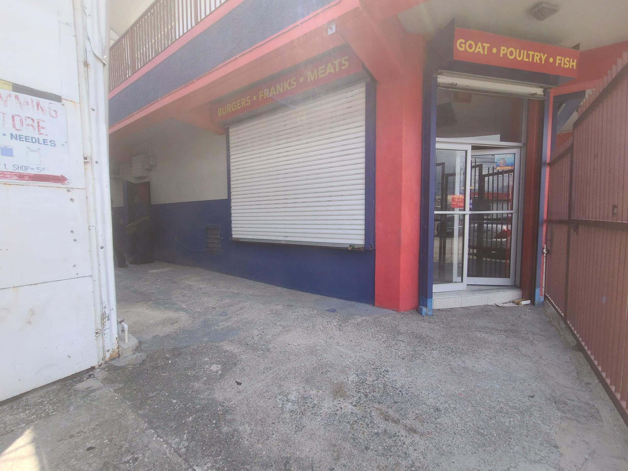Offices / Commercial Bldg For Rent: MOLYNES ROAD, Kingston 10 | $200,000