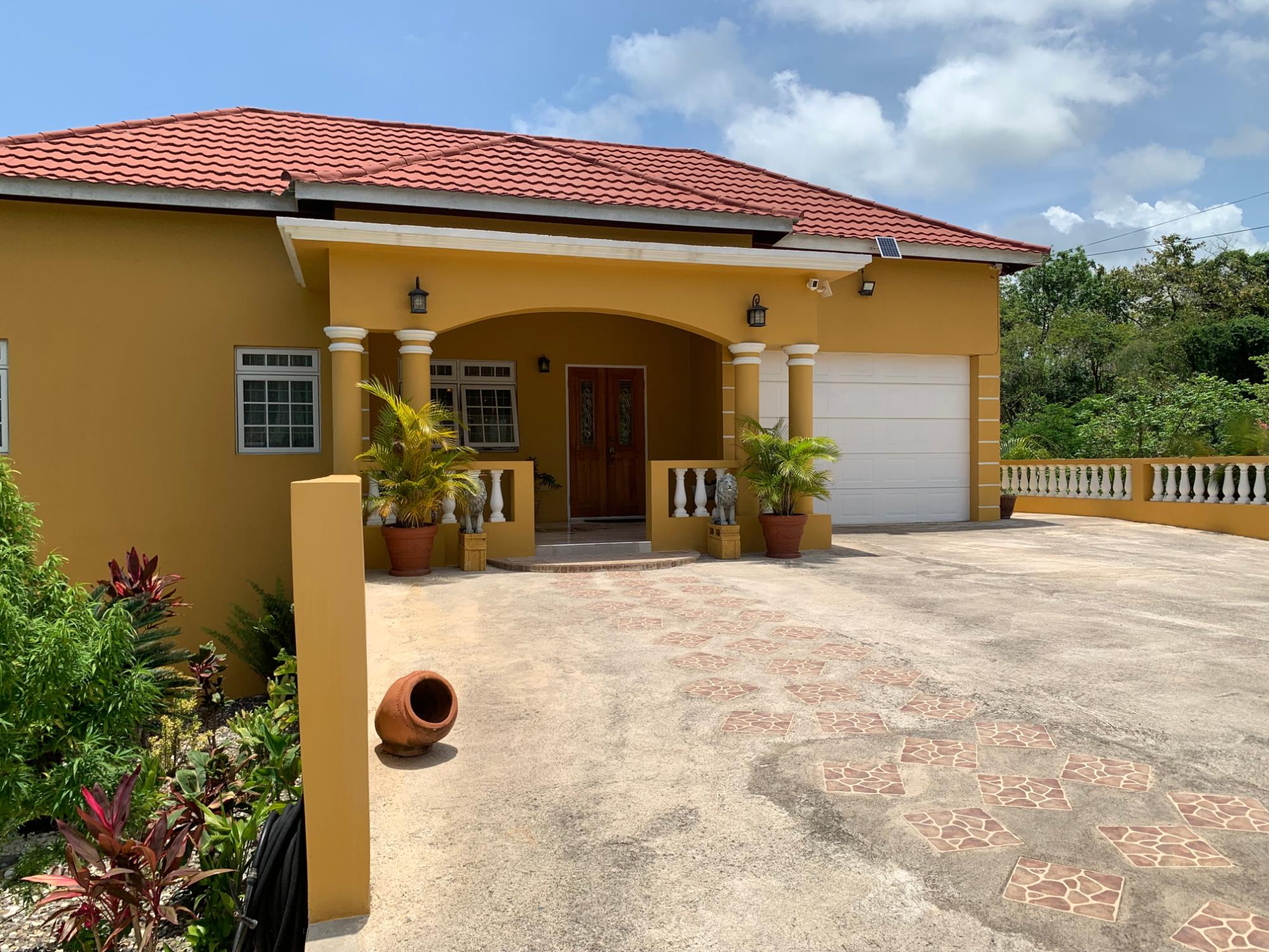Resort / Villa For Sale: GUAVA WAY, Runaway Bay | $1,150,000 | Keez