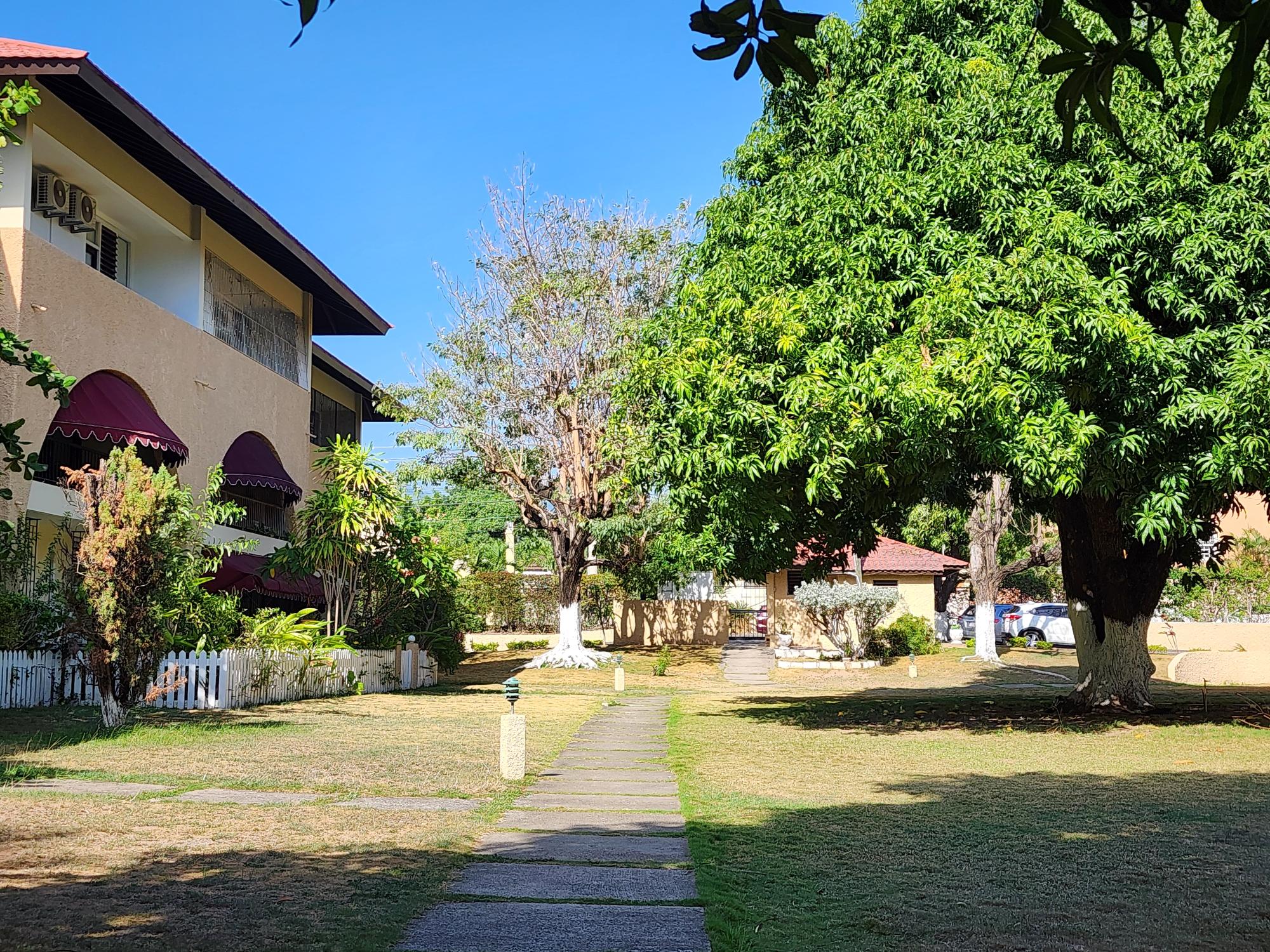 Apartment For Rent: HOPE ROAD, Kingston 6 | $1,500 | Keez