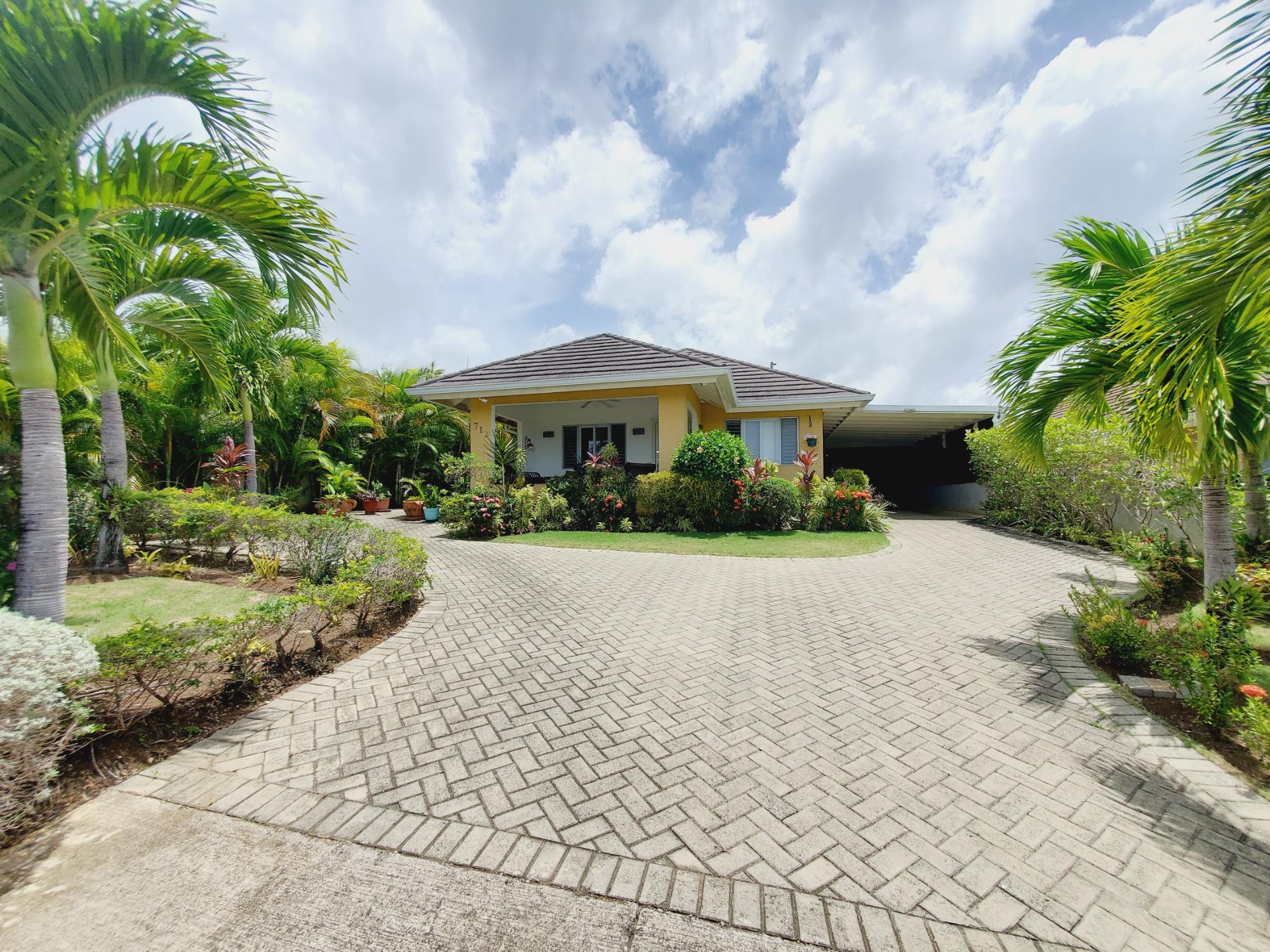 House For Rent: BANANA WALK, St. Ann@~apos;s Bay | $1,750 | Keez