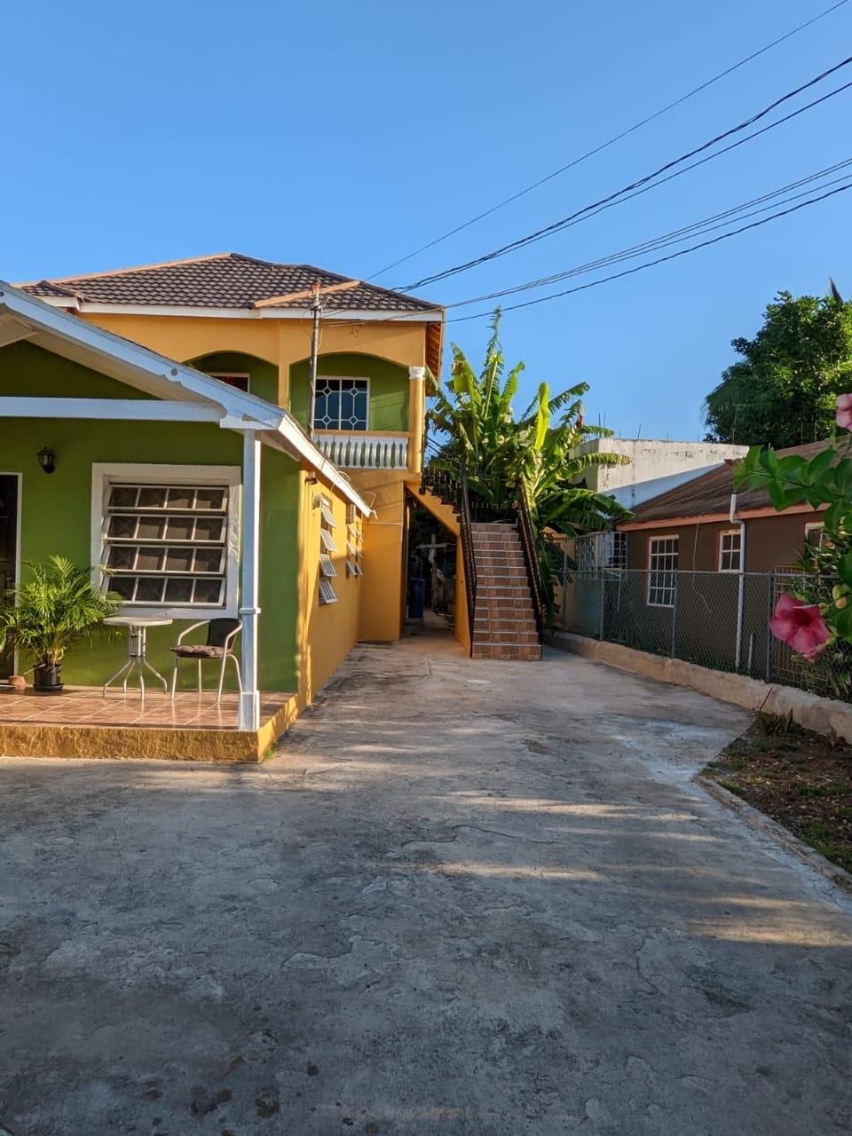 House For Rent: PALM CIRCLE, MAGIL PALMS | $80,000 | Keez