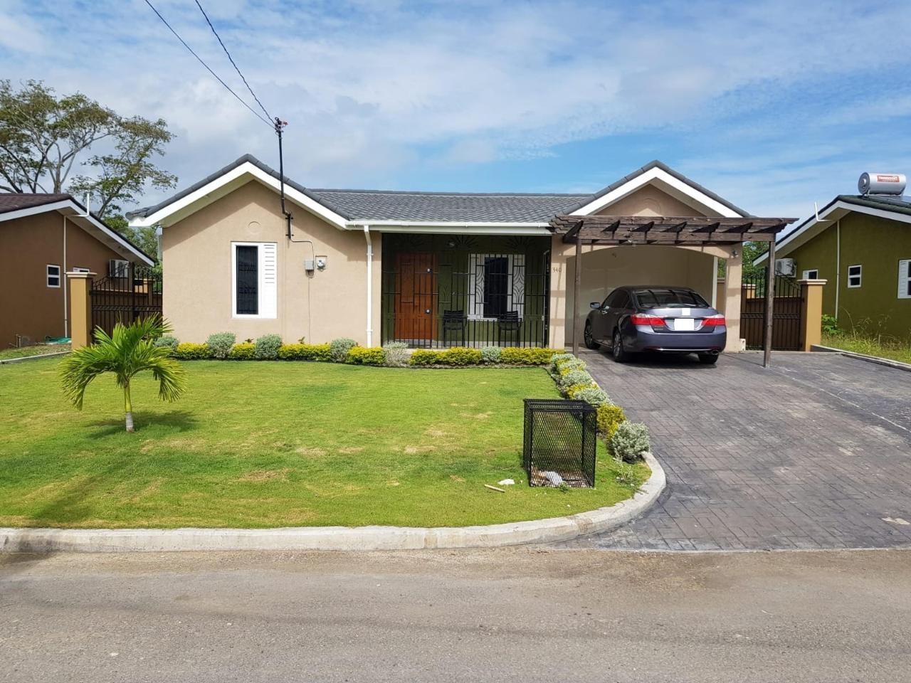 House For Rent: DRAX HALL COUNTRY CLUB, Drax Hall Estate | $1,600 | Keez