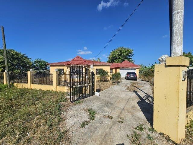 House For Sale: LAND PART OF RHULES PEN, May Pen | $25,000,000 | Keez