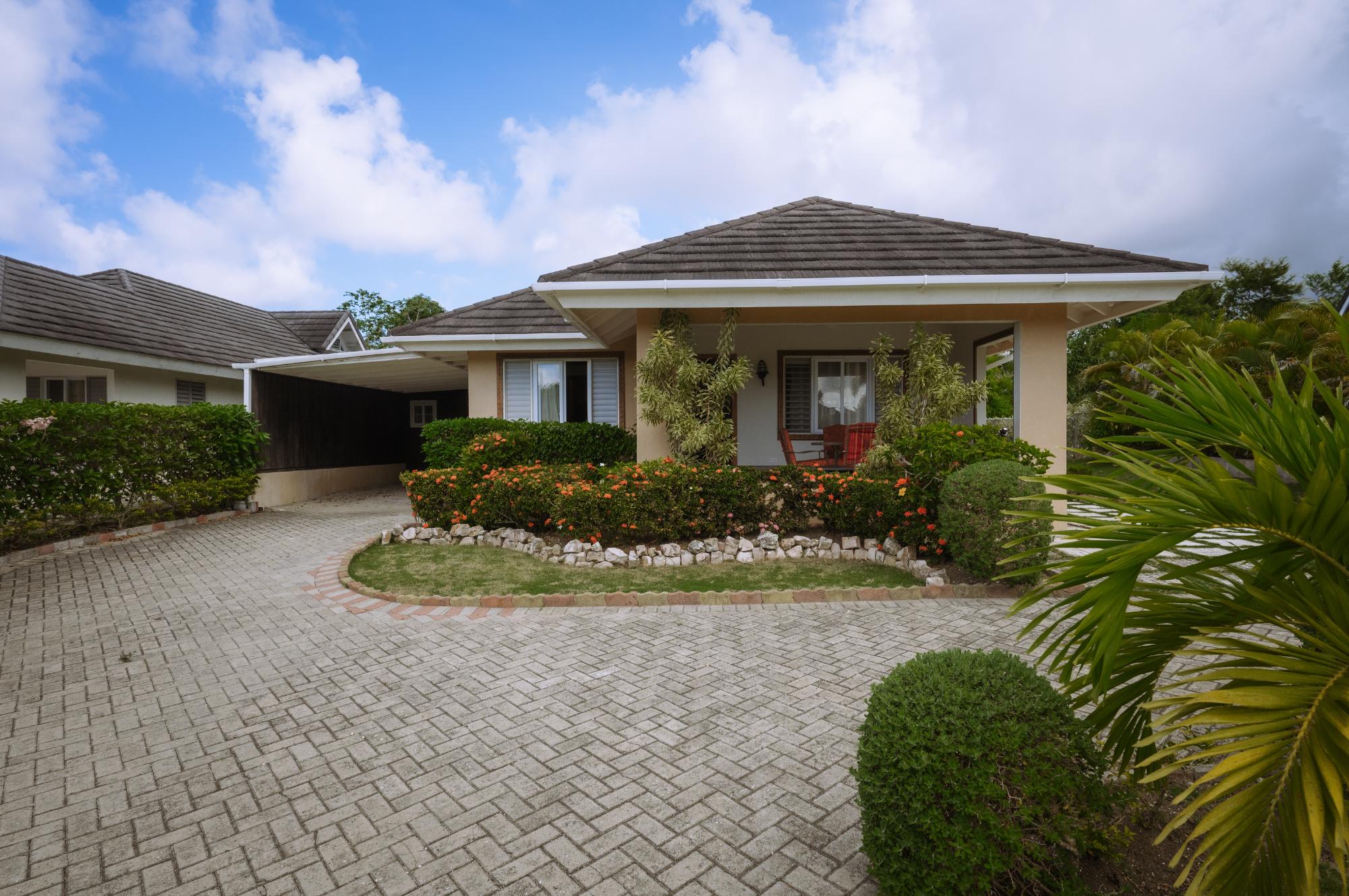 House For Rent: CASSAVA AVE COOLSHADE, St. Ann@~apos;s Bay | $1,600 | Keez