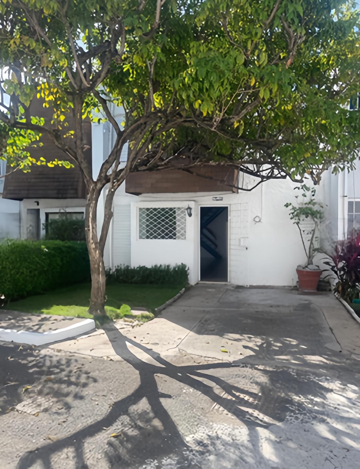 Townhouse For Rent: DEVON SQUARE, Kingston 10 | $200,000 | Keez