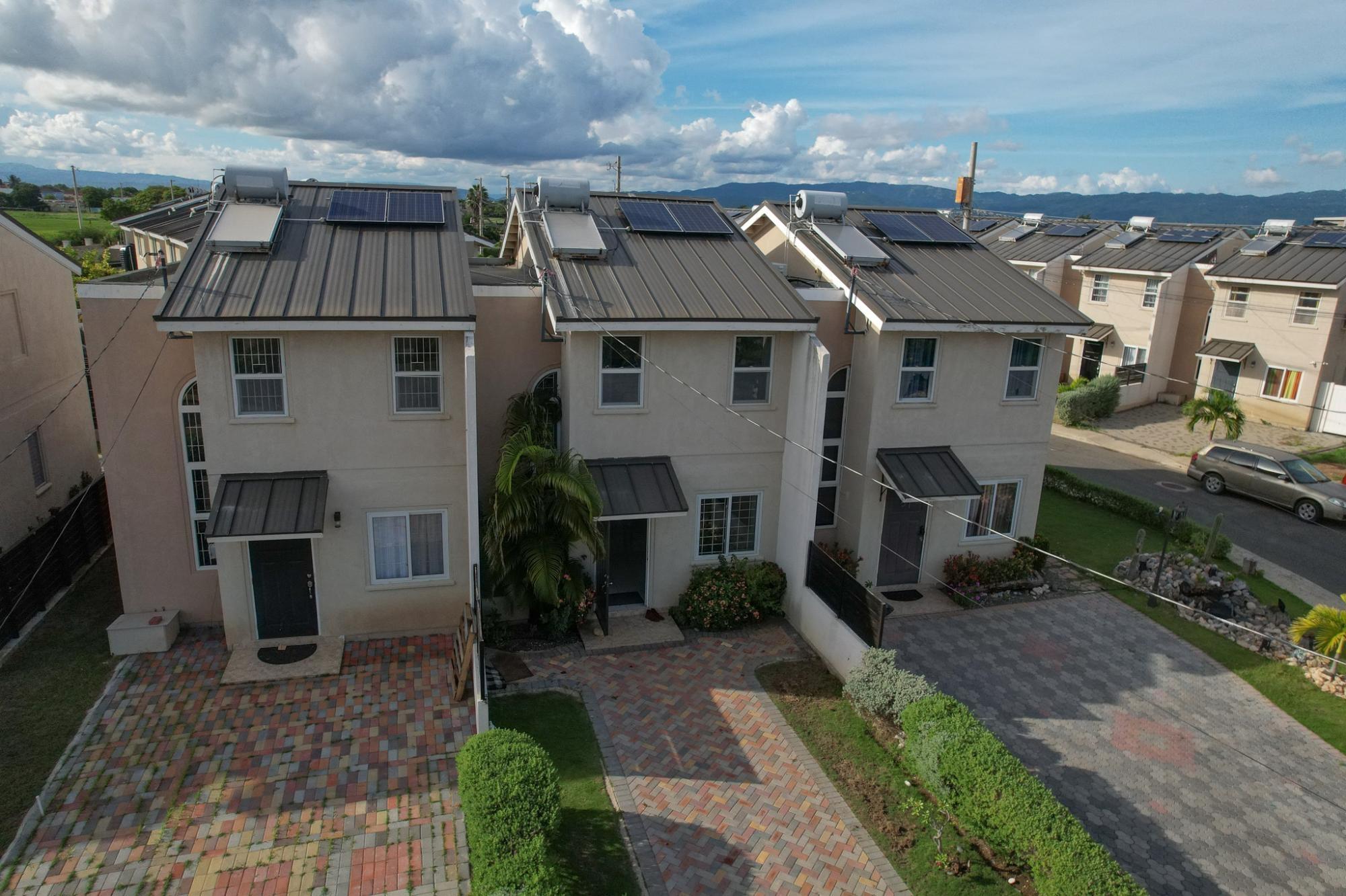 Townhouse For Rent: LE@~apos; BERMONDE, PORTMORE, Greater Portmore ...