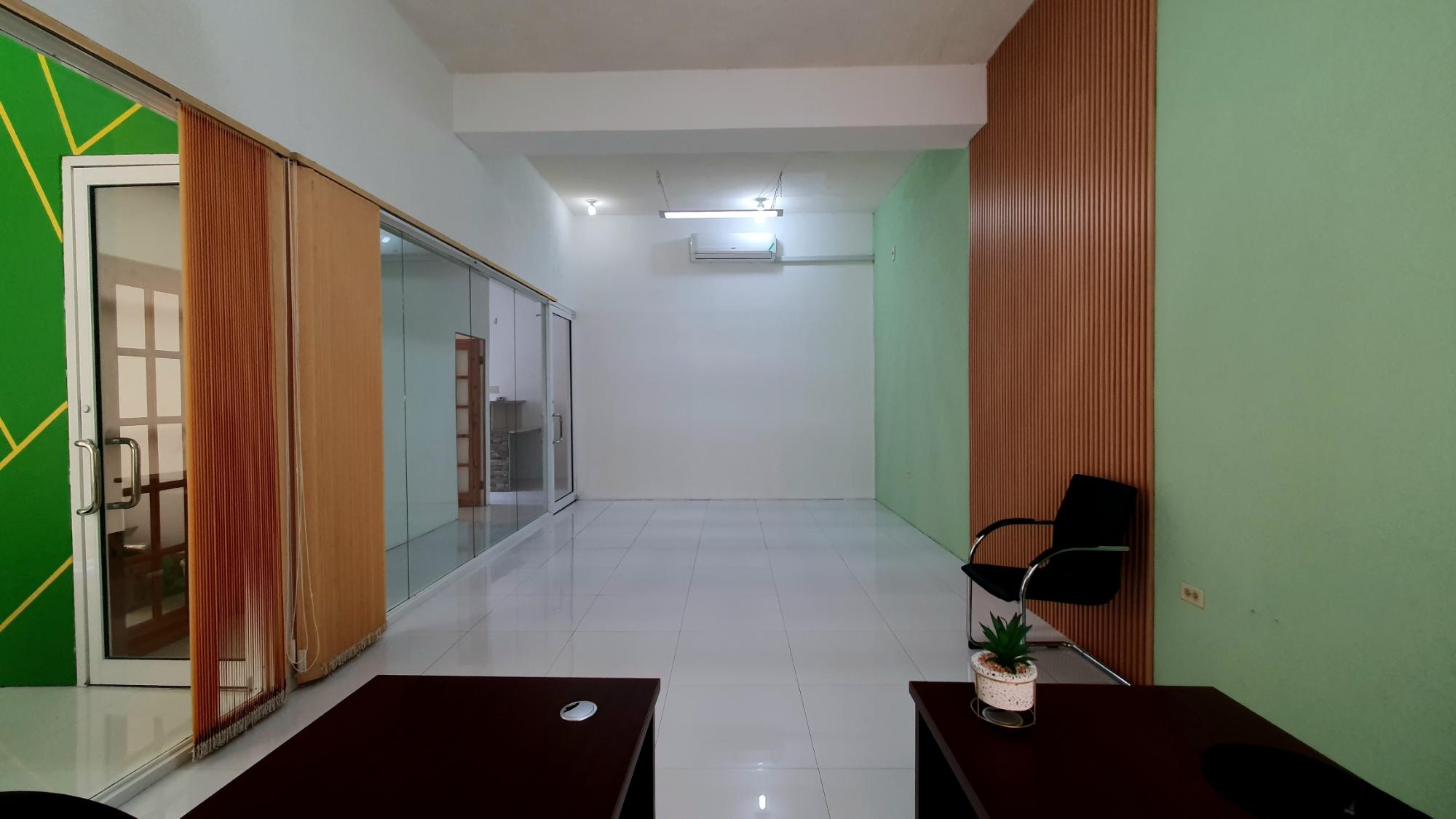 Offices / Commercial Bldg For Rent: CONSTANT SPRING ROAD, Kingston 8 ...