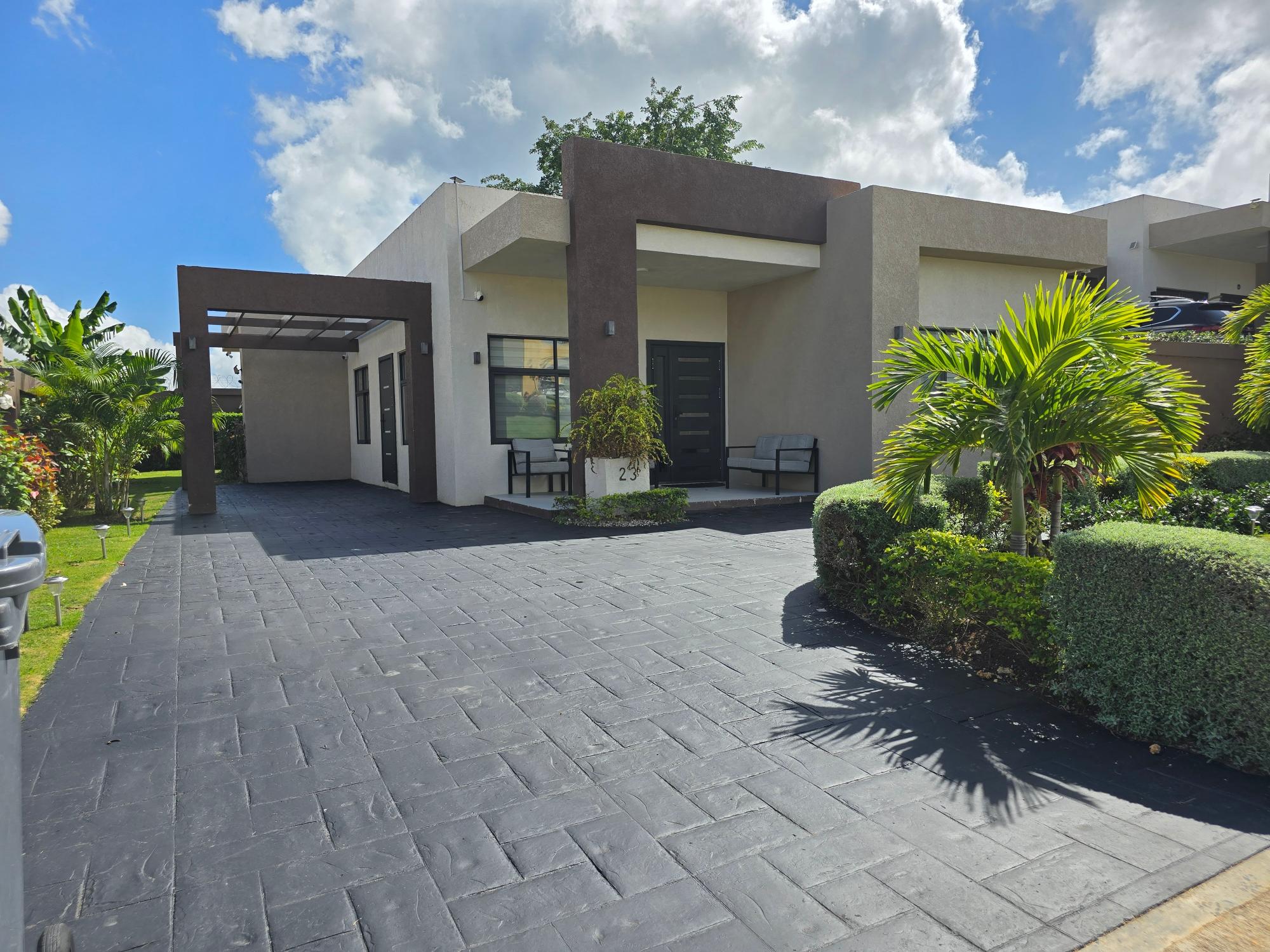 Resort / Villa For Rent: PYRAMID POINT, Ocho Rios | $2,600 | Keez