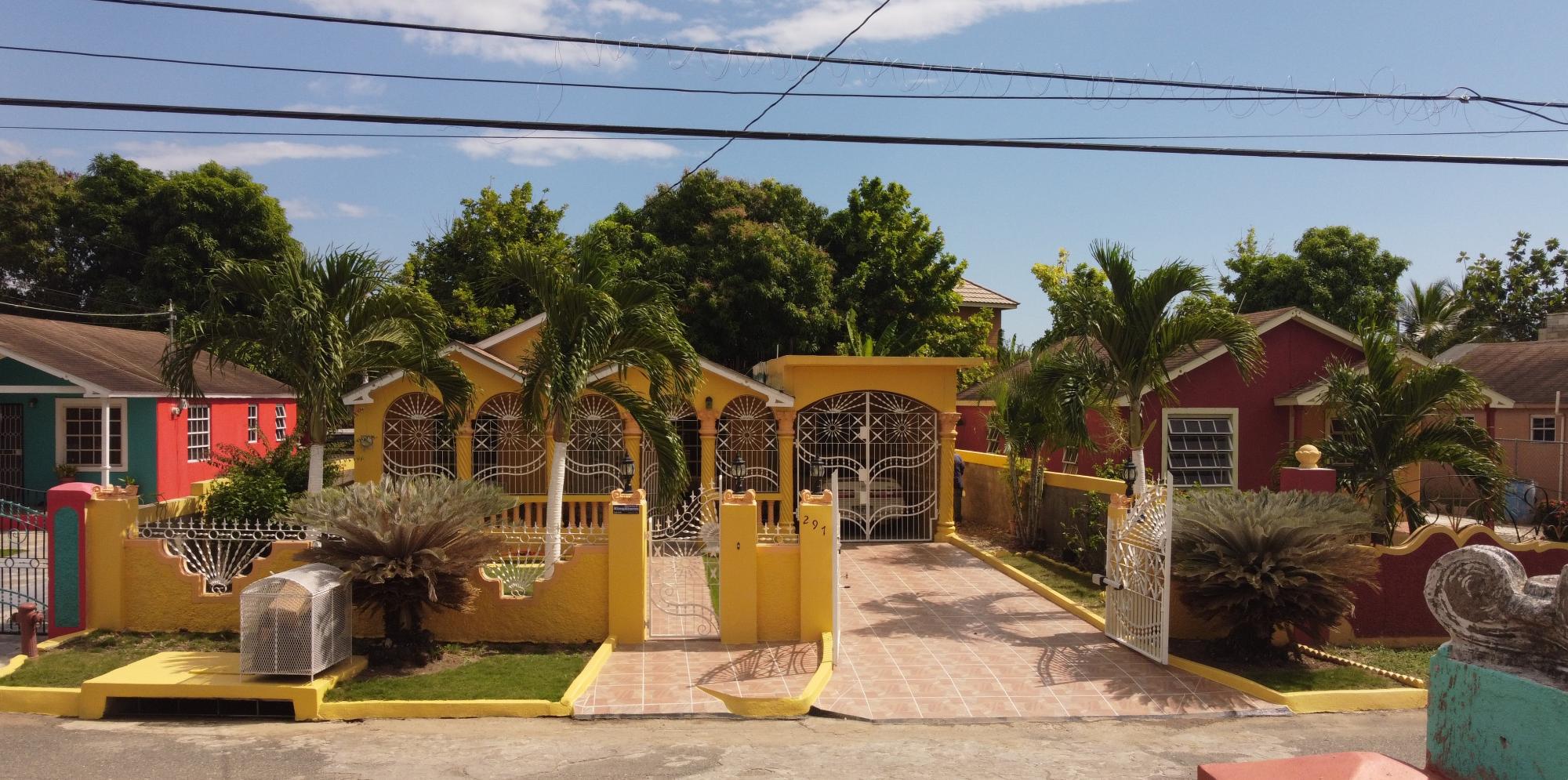 House For Sale: QUEENS AVENUE, MAGIL PALMS | $28,000,000 | Keez