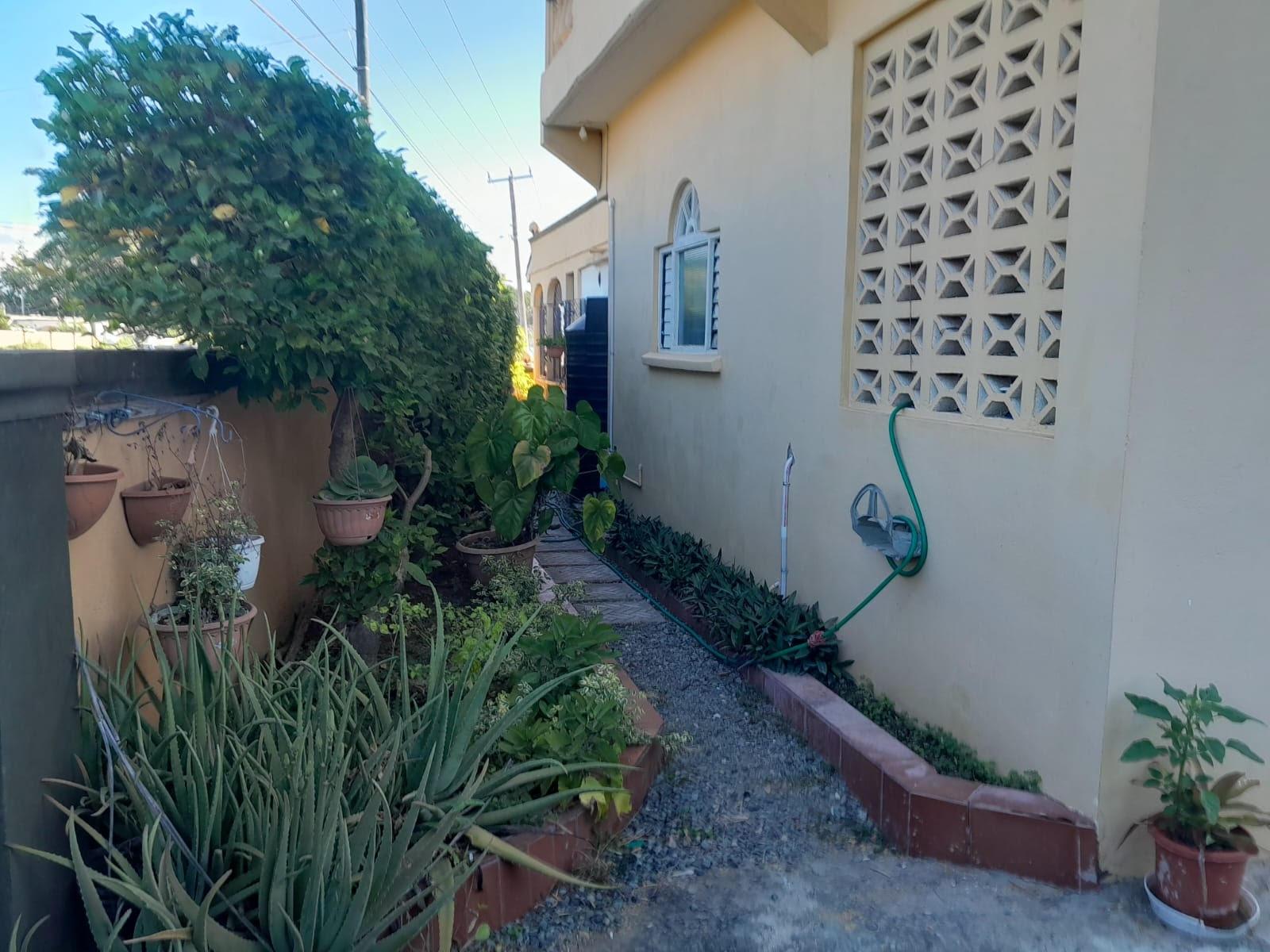 House For Sale: SANDOWN PALM@~apos;S, Greater Portmore | $30,000,000 | Keez