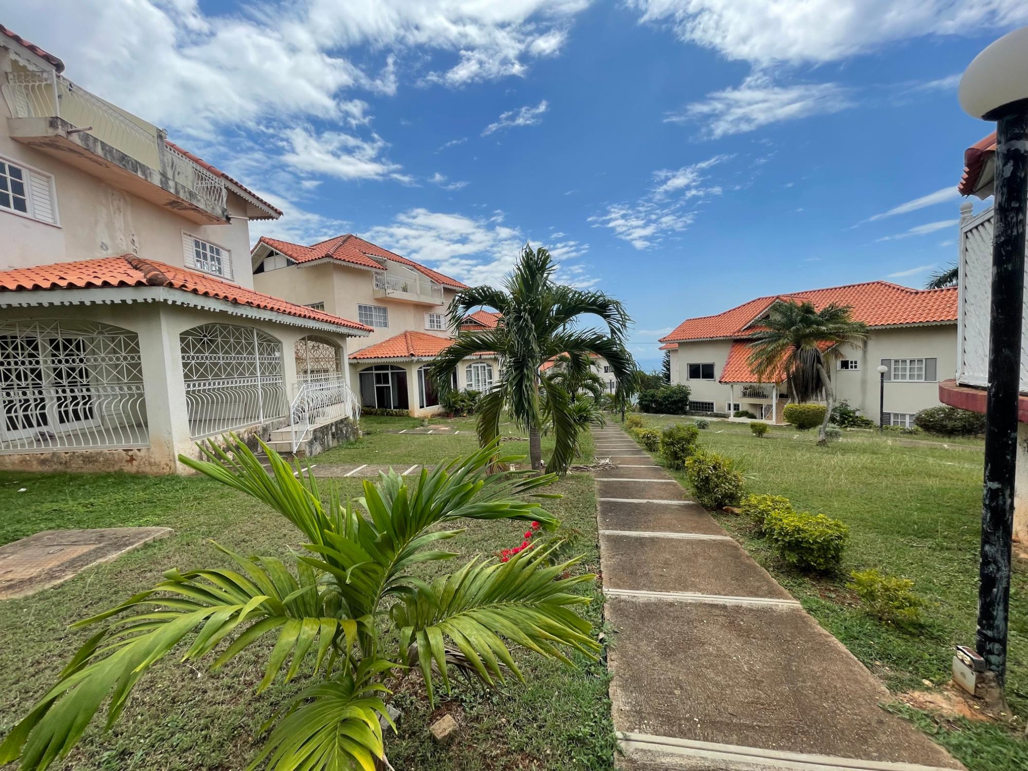 Townhouse For Sale: LANCEWOOD MEADOWS, Ocho Rios | $315,000 | Keez