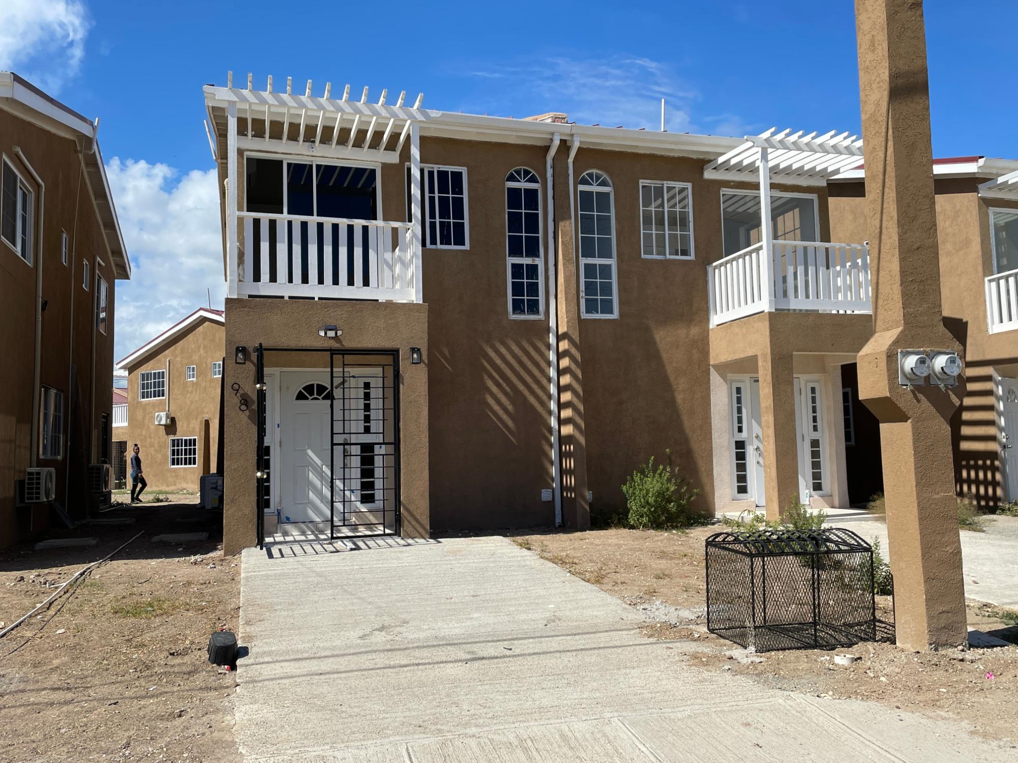 Townhouse For Rent: SANDOWN PALMS, Greater Portmore | $145,000 | Keez