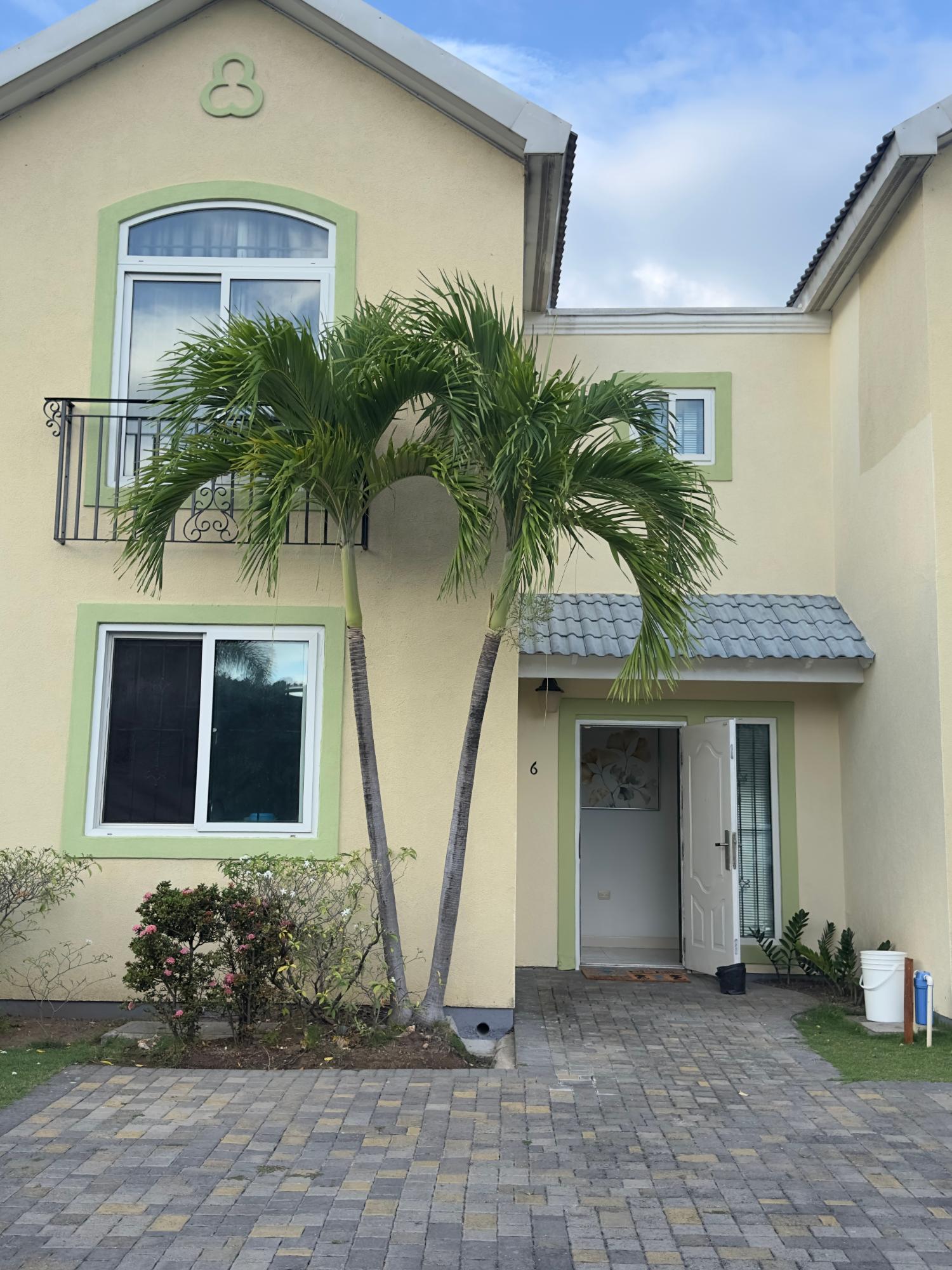 Townhouse For Rent: EAST KINGS ROAD, Kingston 6 | $2,400