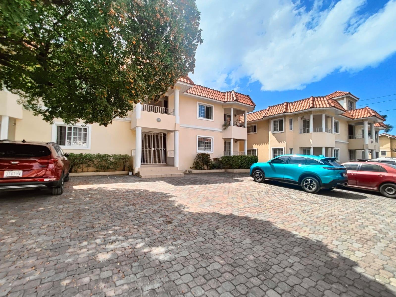 Resort / Villa For Rent: SEAVIEW AVENUE, Kingston 6 | $2,300 | Keez