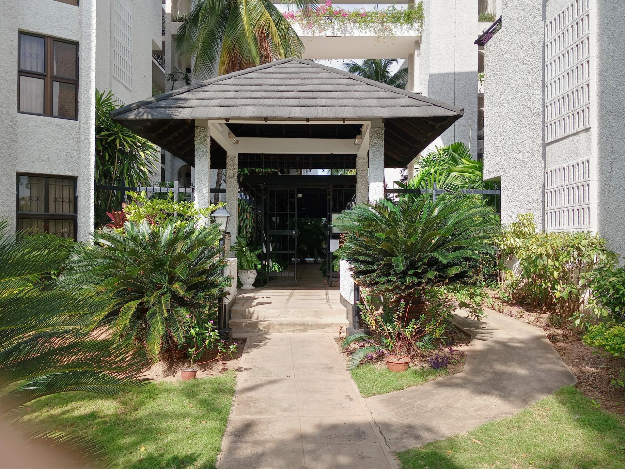 Apartment For Rent: CARIBBEAN CLOSE,KINGSTON, Kingston 5 | $1,500 | Keez