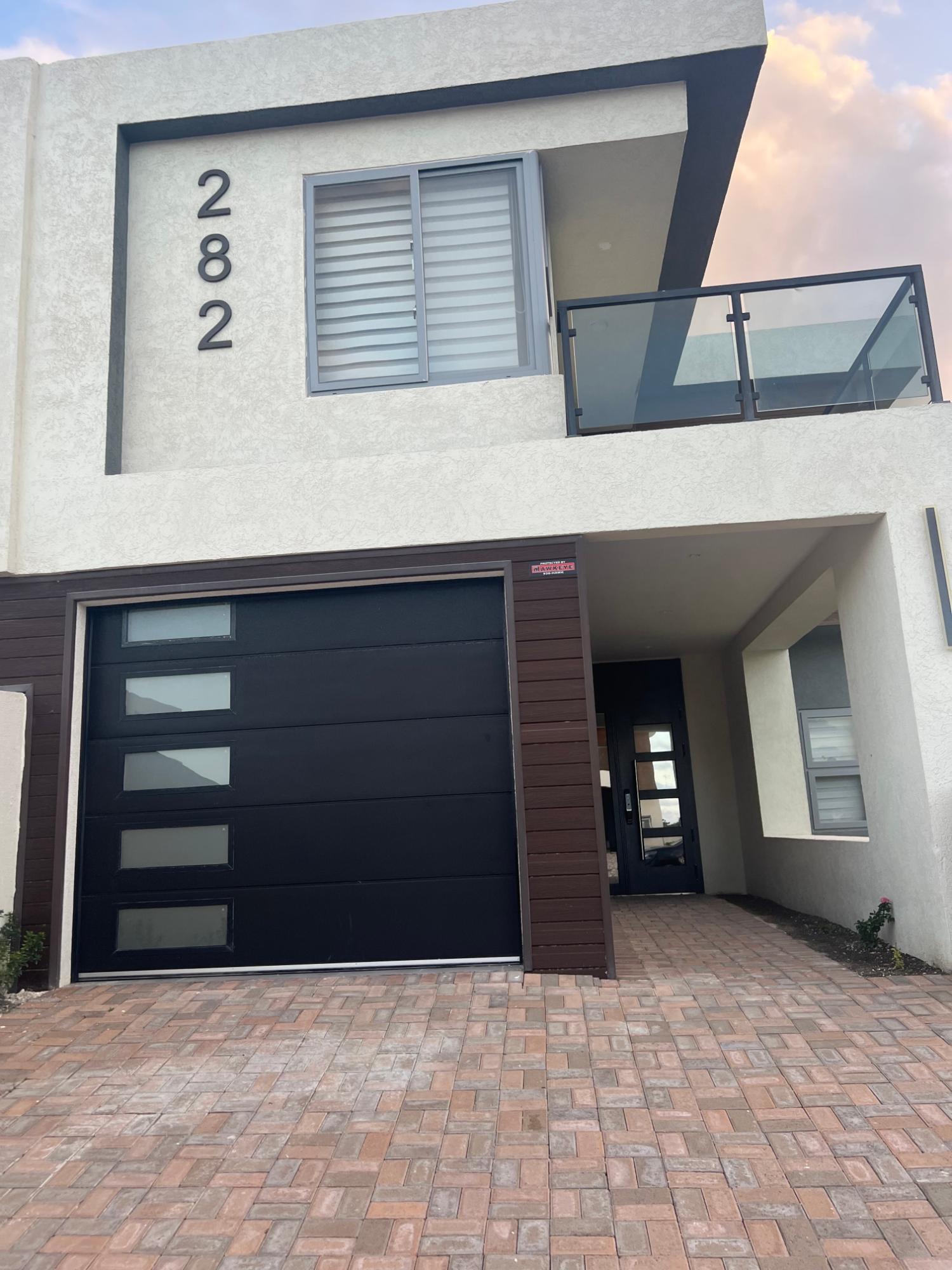 Townhouse For Rent: PARADISIAC BEACH CLUB, Richmond | $3,000 | Keez