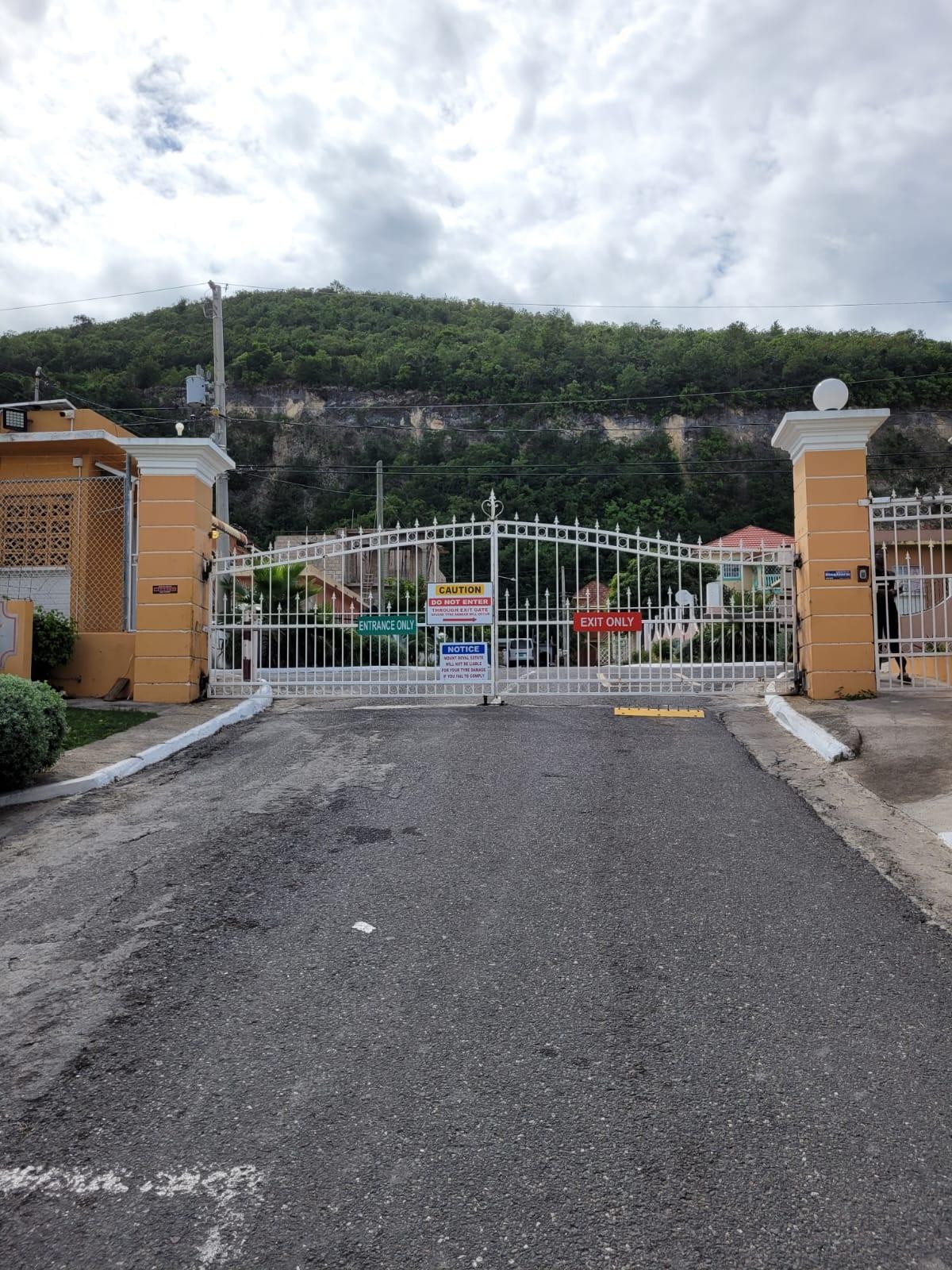House For Rent: CEDAR AVE, PORTMORE PINES, Portmore Pines | $100,000 | Keez