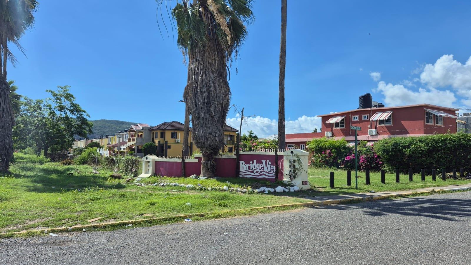 Townhouse For Rent: MAYFAIR CRESCENT, Red Hills | $110,000 | Keez